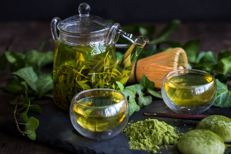 Chá verde: 6 benefícios e como preparar corretamente